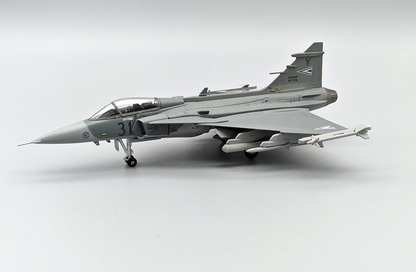 Fighter Jet Model Plane Saab JAS-39 Gripen Fighter Jet Diecast Model ...
